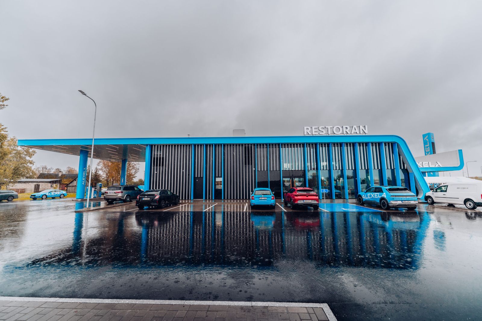 Alexela Täkupoiss: Ресторан a la carte и сверхмощная зарядка для ...